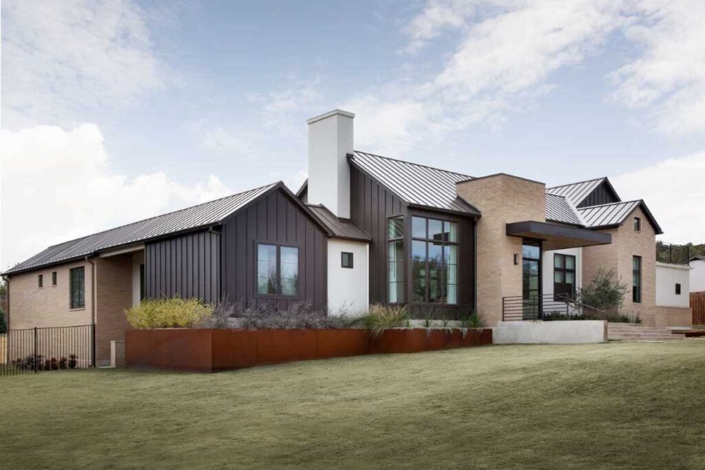 Top 25 House and Roof Color Combinations (With Pictures)